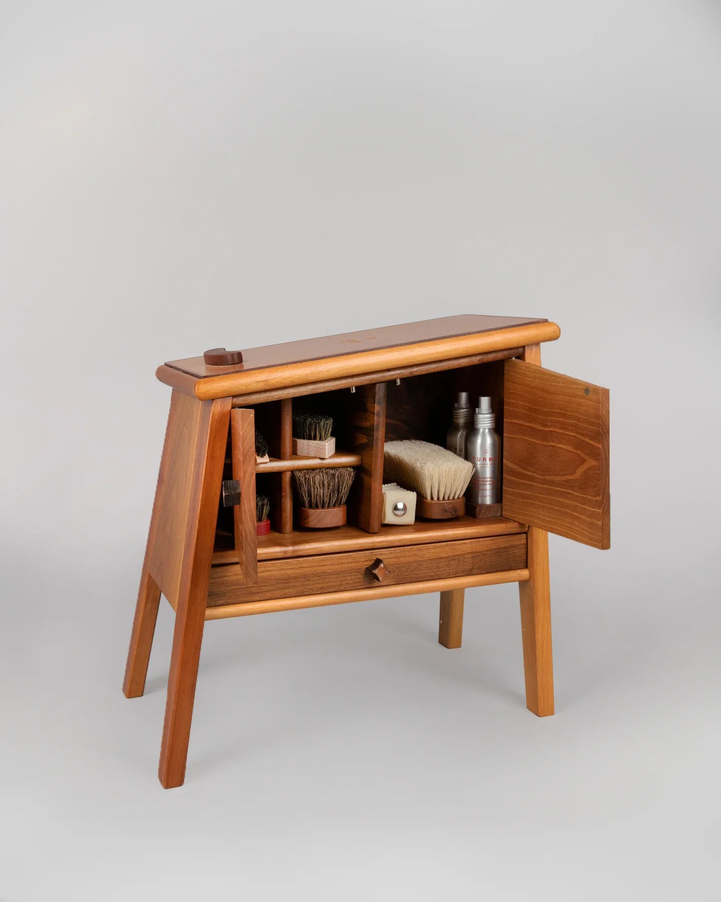 Turms | Masterful woodworking – The Hand